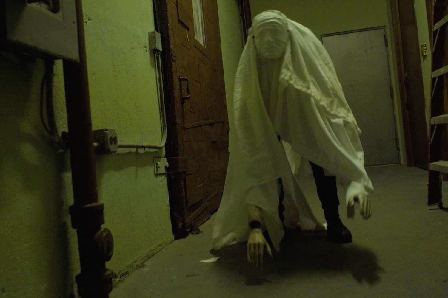 Rough House's The Walls of Harrow House Brings Horror to Puppetry