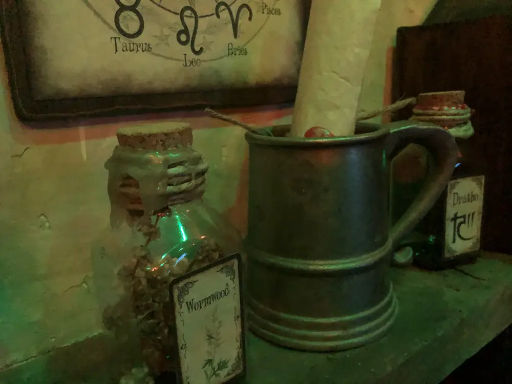 Sister's Curse | Infinity Escape | escape room - Haunting