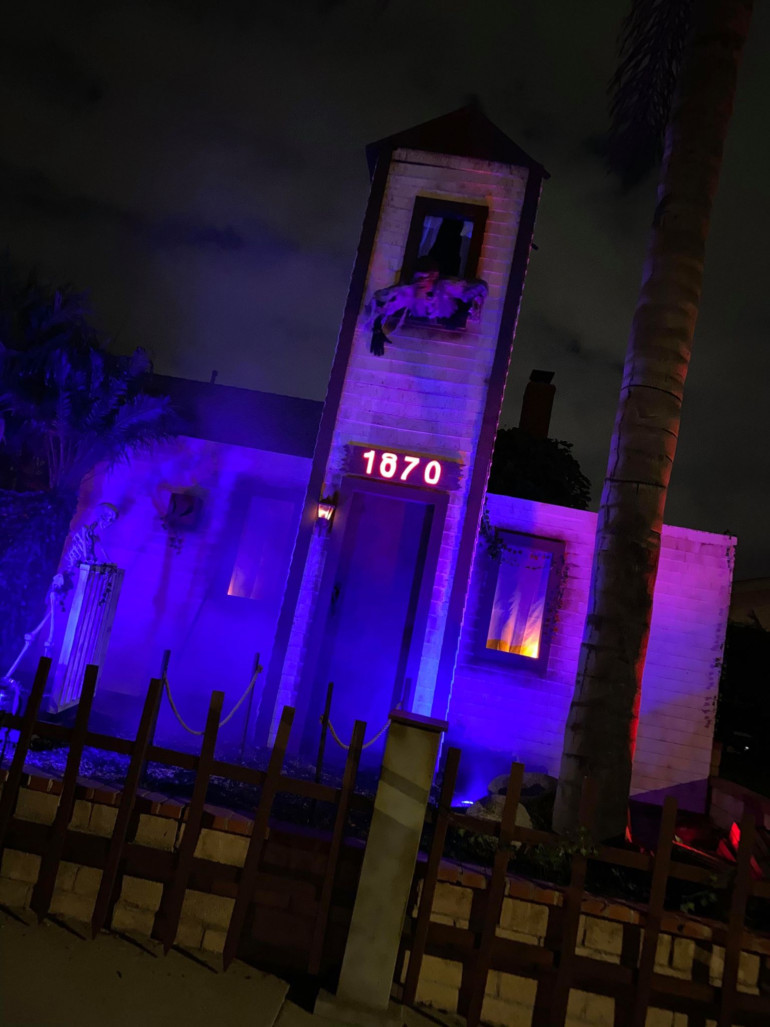 1870 Haunt Manor - With Actor 1 - Haunting