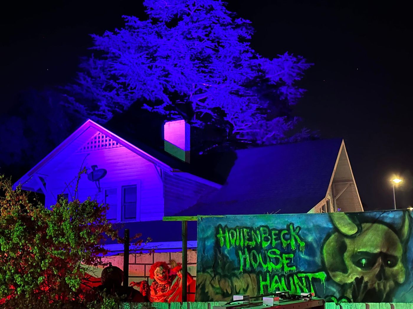 Hollenbeck House Haunt Mashes Up Themes With An Army of Statues