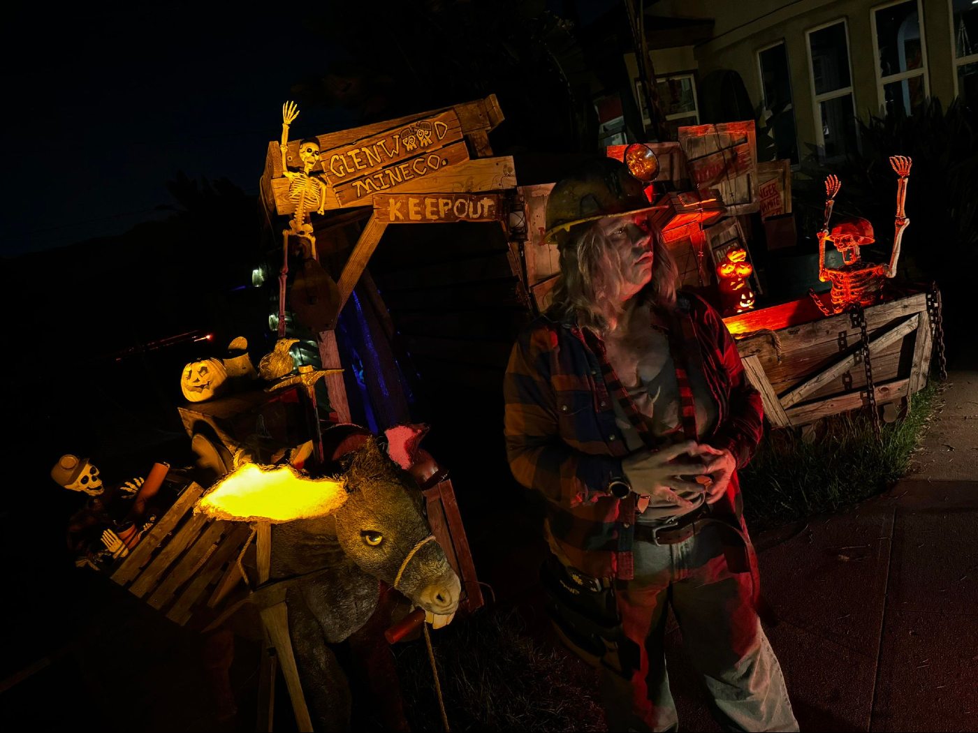 Glenwood Mine Co 2023 is an Exceptional Home Haunt in La Crescenta